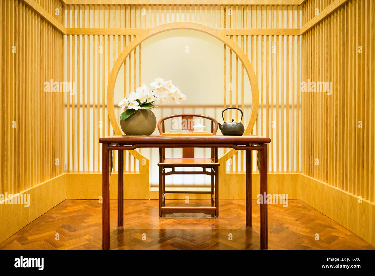 Chinese tea pot and cups on display at Hong Kong Tea Museum Stock Photo ...