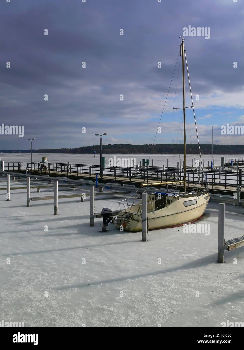 winter frost sailing boat sailboat salt water sea ocean water rowing ...