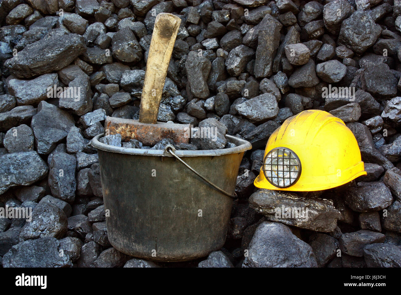 Pickaxe bucket coal hi-res stock photography and images - Alamy