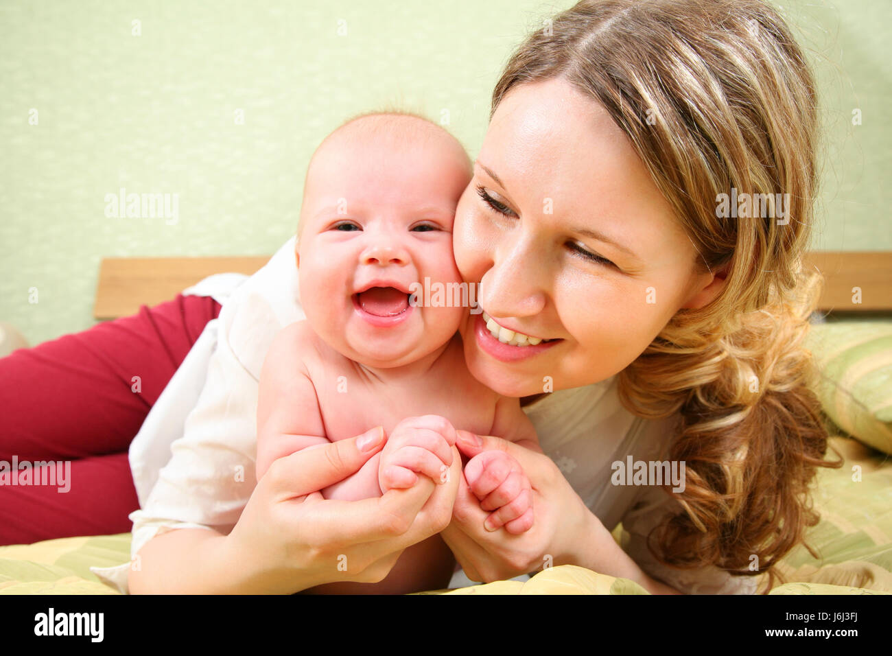 laugh laughs laughing twit giggle smile smiling laughter laughingly ...