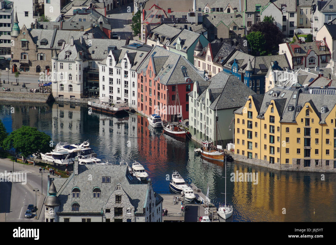 houses city town harbor norway harbours style of construction ...