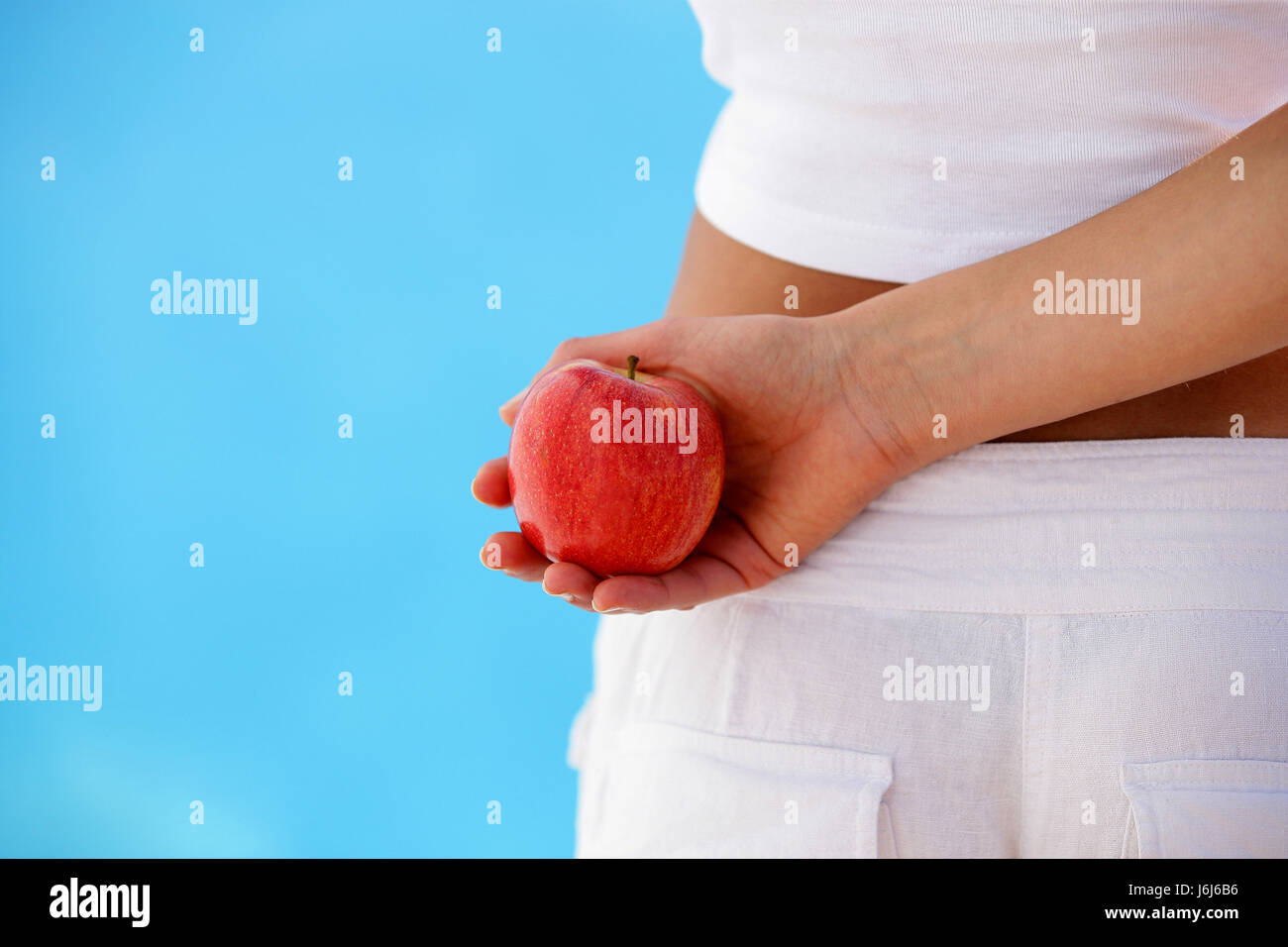 woman,summer,summerly,fruit,back,rear,apple,red,light,with apple,in ...