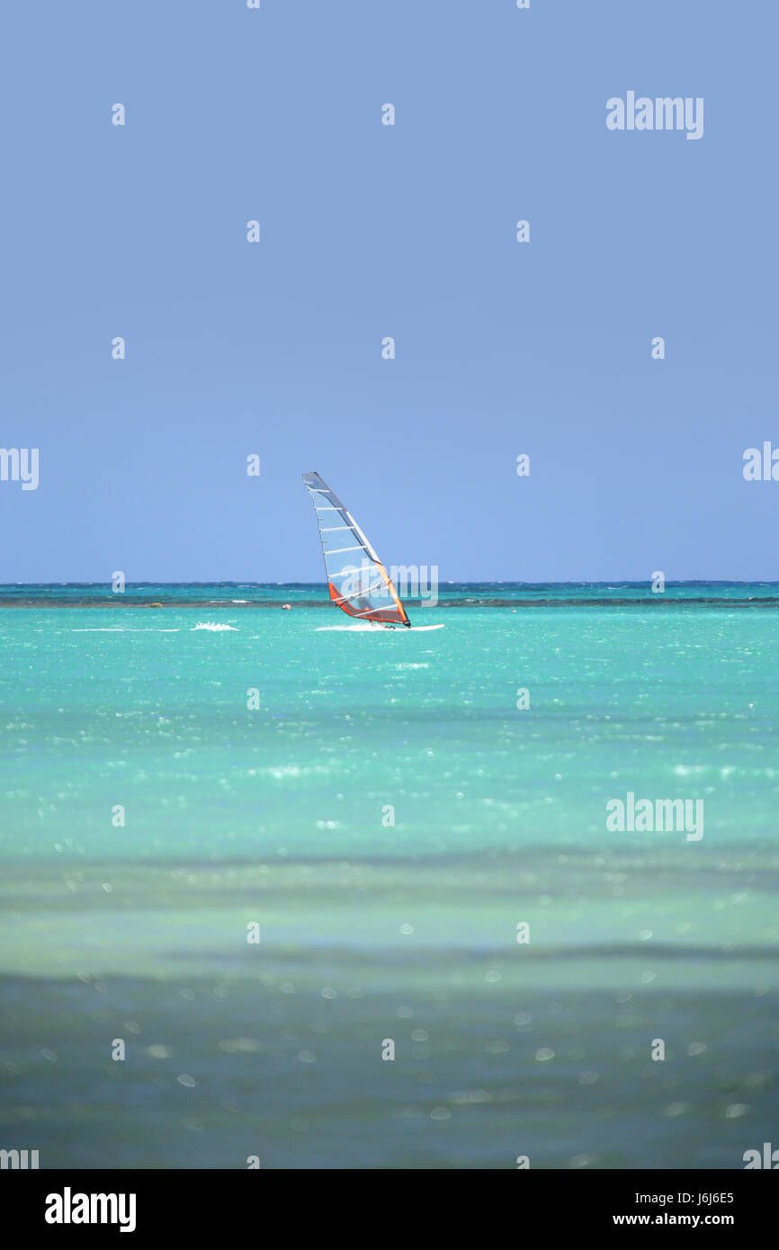 environment enviroment horizon cloudy vertical clouds sailing ...
