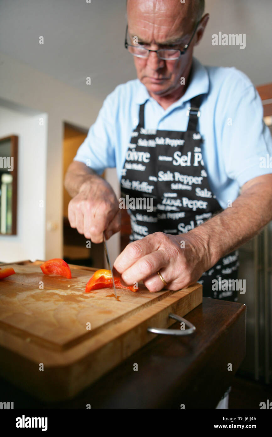 Man wearing cooks apron hi-res stock photography and images - Alamy