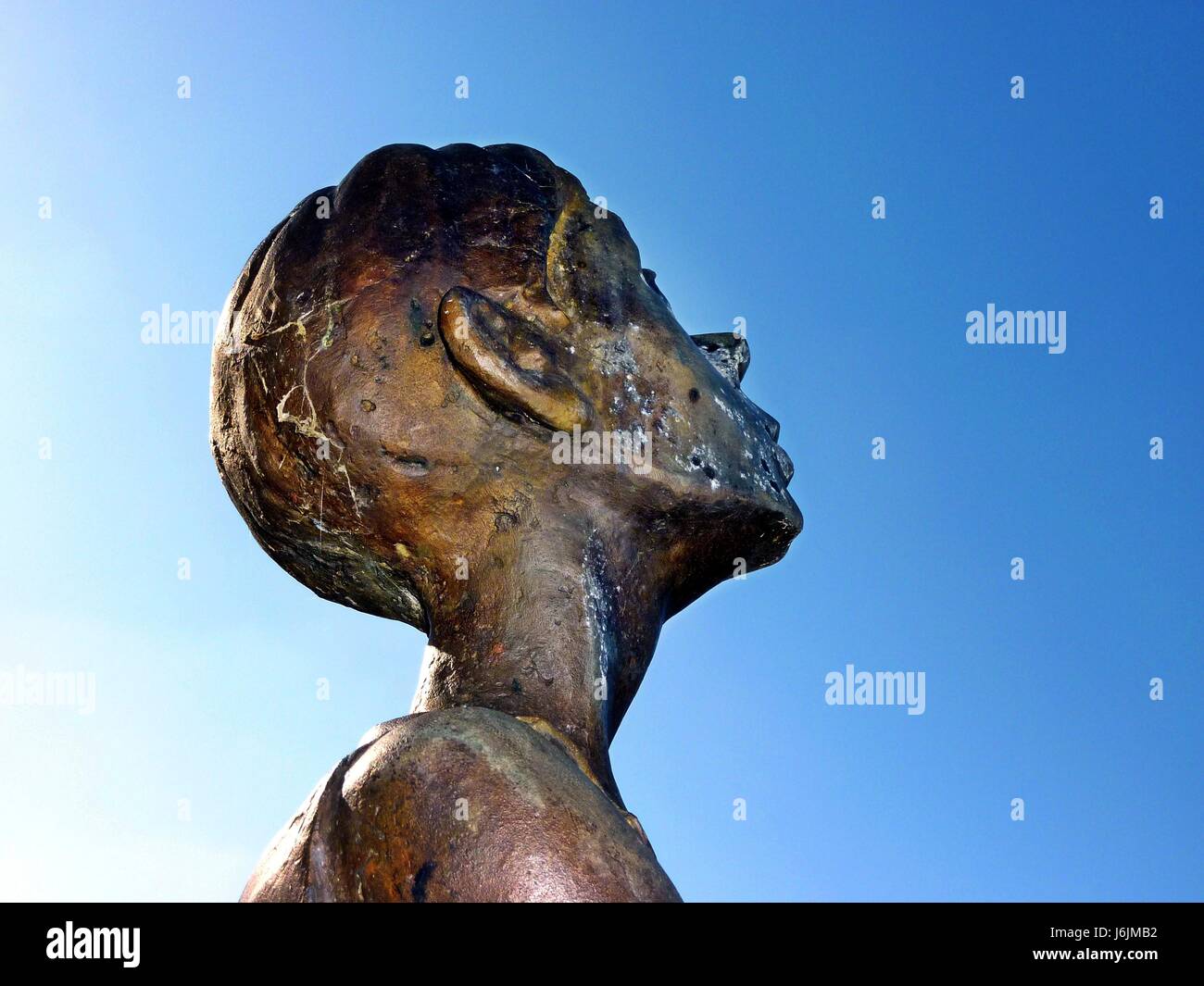 monument look glancing see view looking peeking looking at child head ...