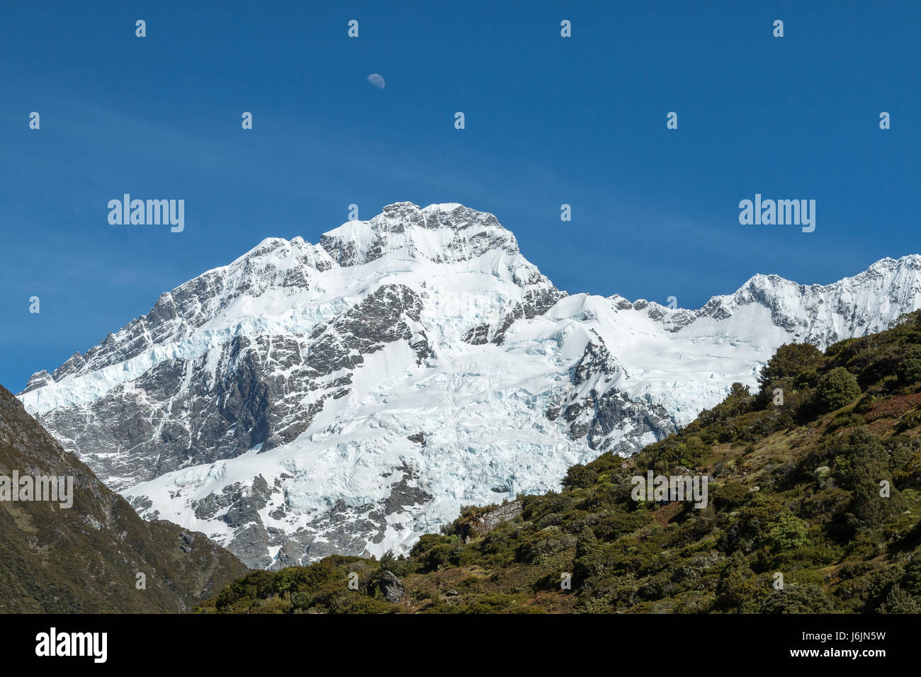 The snow capped peak of Mount Cook (Aoraki) viewed from hiking trails ...