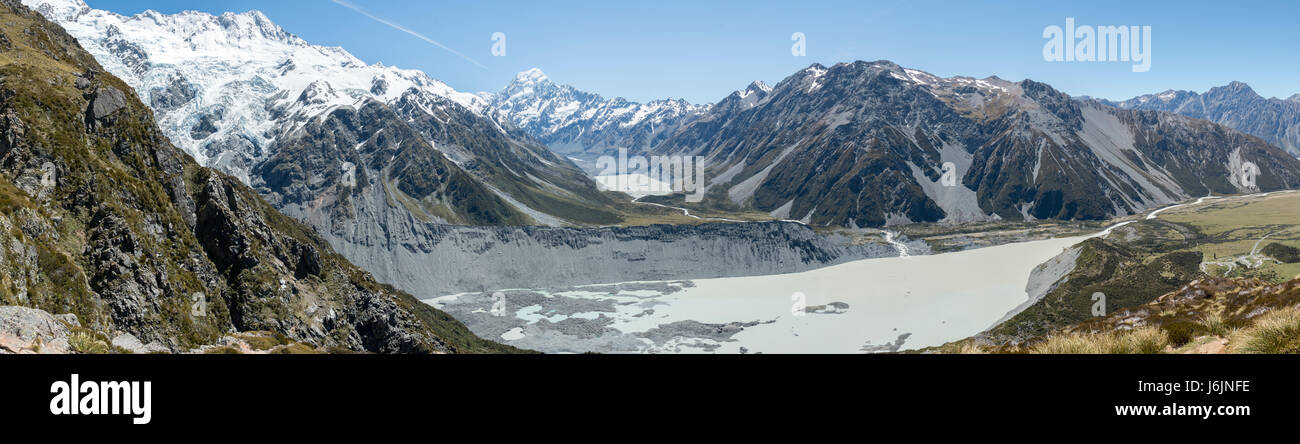 Panorama of Mount Cook (Aoraki) viewed from the Mueller Hut hiking ...