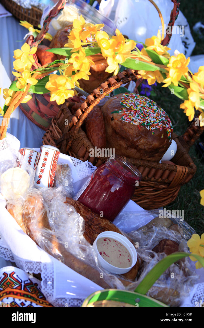 Eat appetizer basket decoration hi-res stock photography and images - Alamy