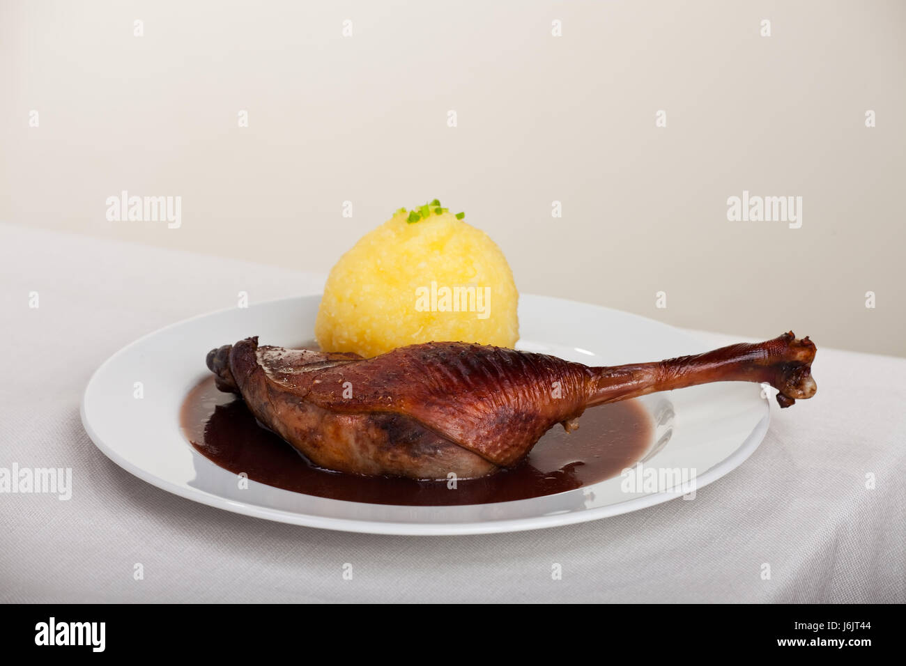 roasted goose leg on linen tablecloth Stock Photo - Alamy