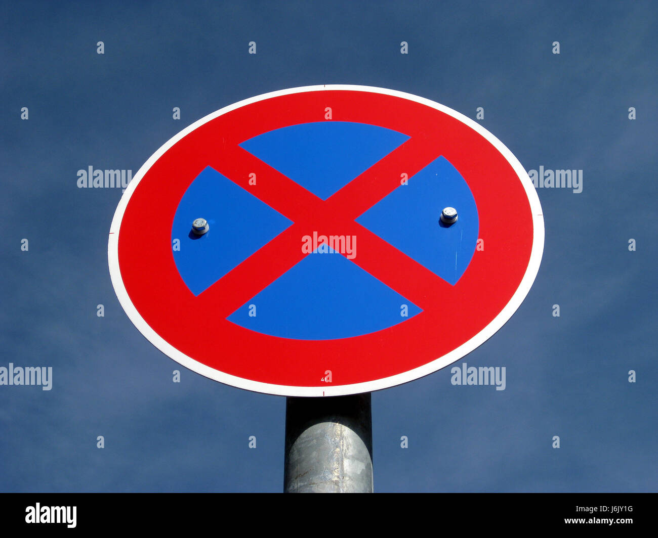 double yellow line Stock Photo - Alamy