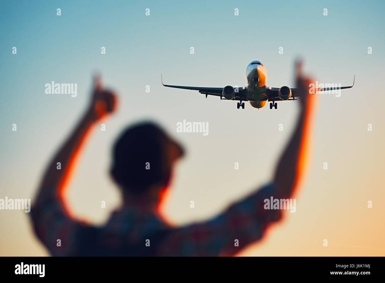 People watching plane hi-res stock photography and images - Alamy