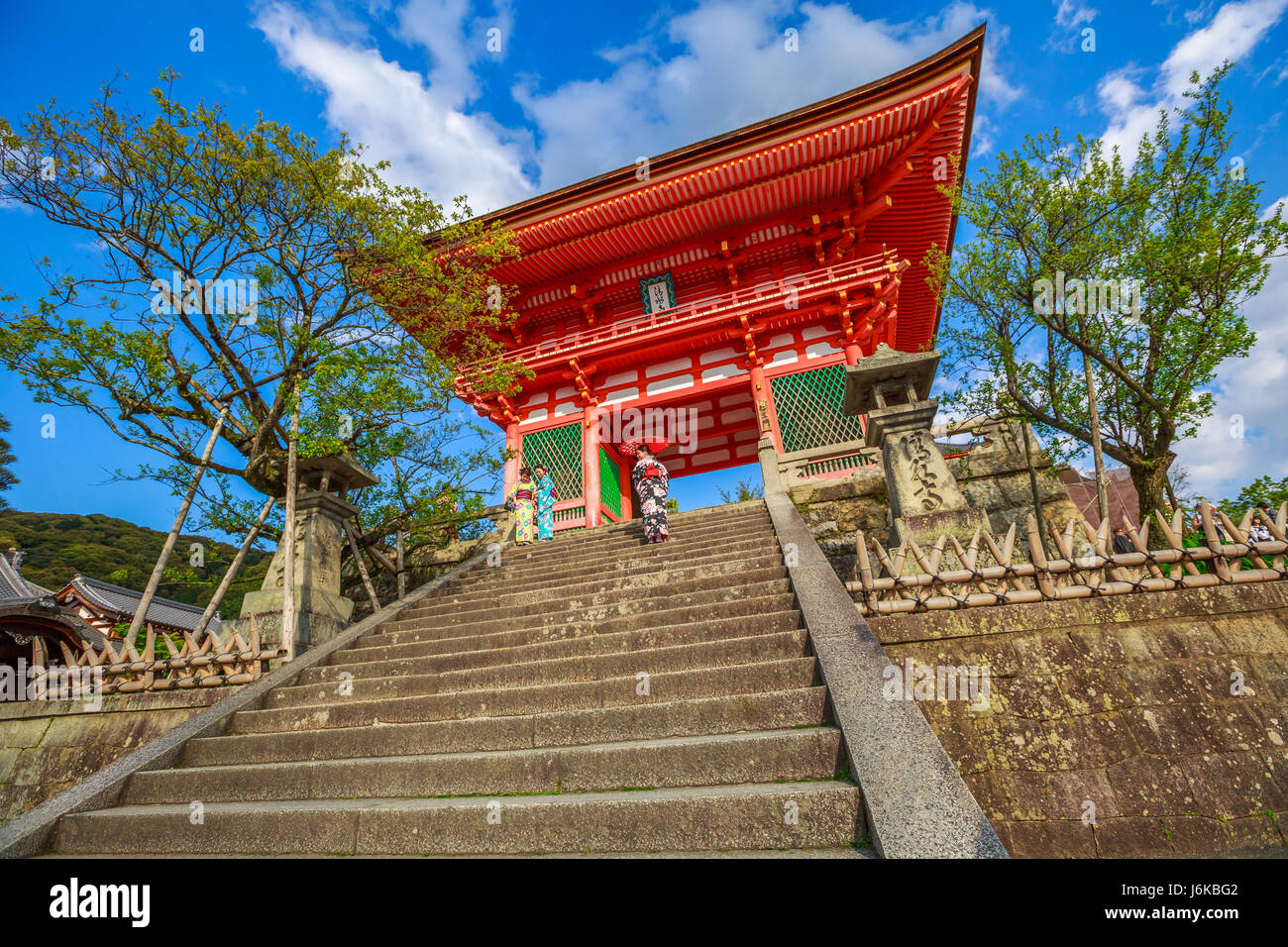 Kiyomizu dera temple people hi-res stock photography and images - Alamy