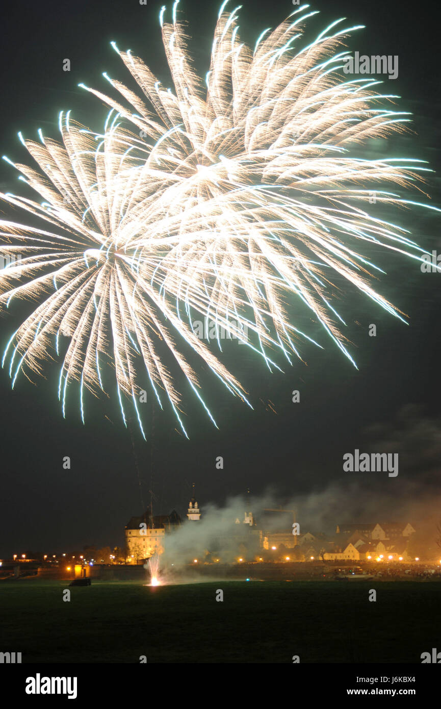 firework fireworks lighting illumination shine shines bright lucent ...