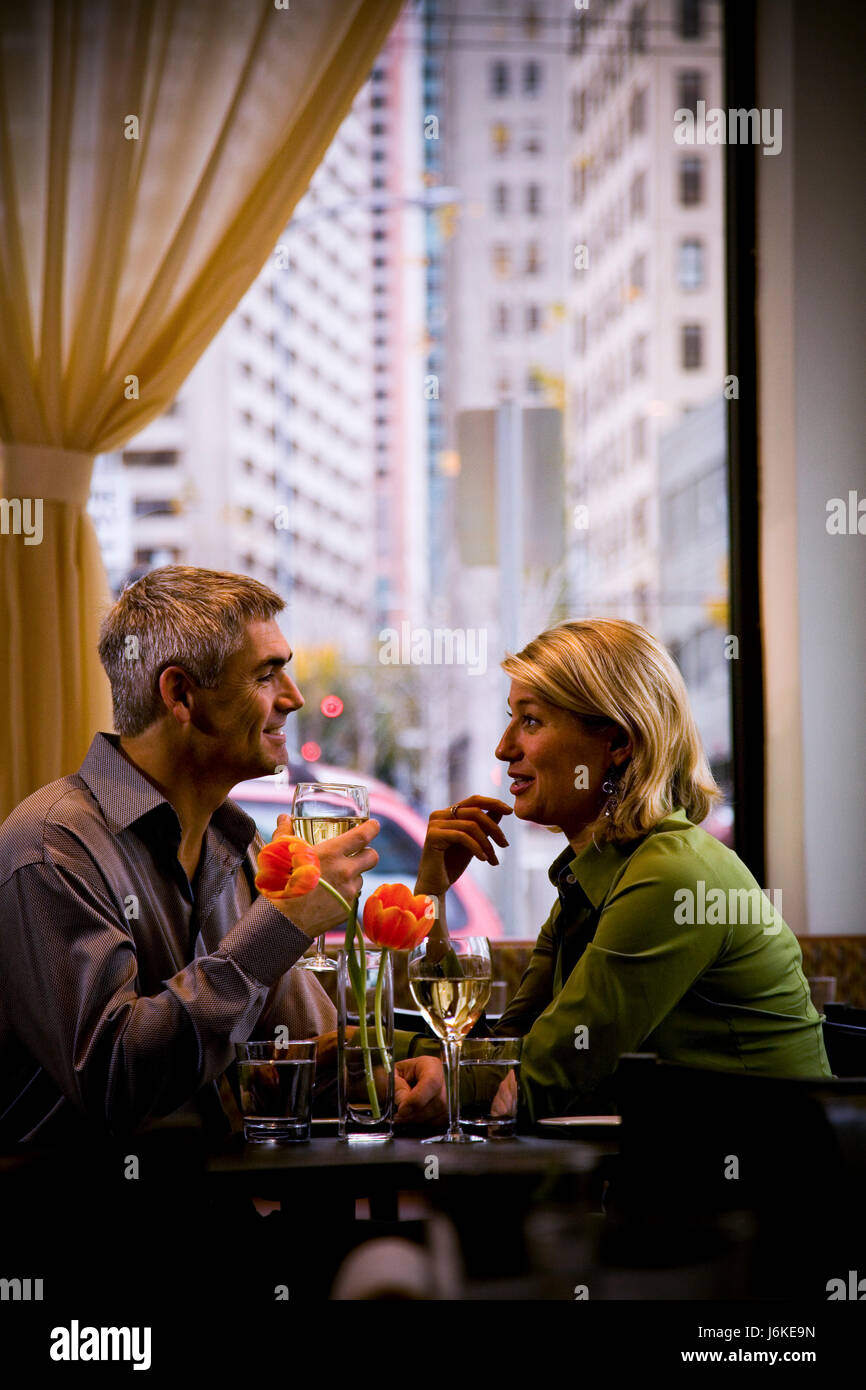 woman talk speaking speaks spoken speak talking chat nattering cafe ...