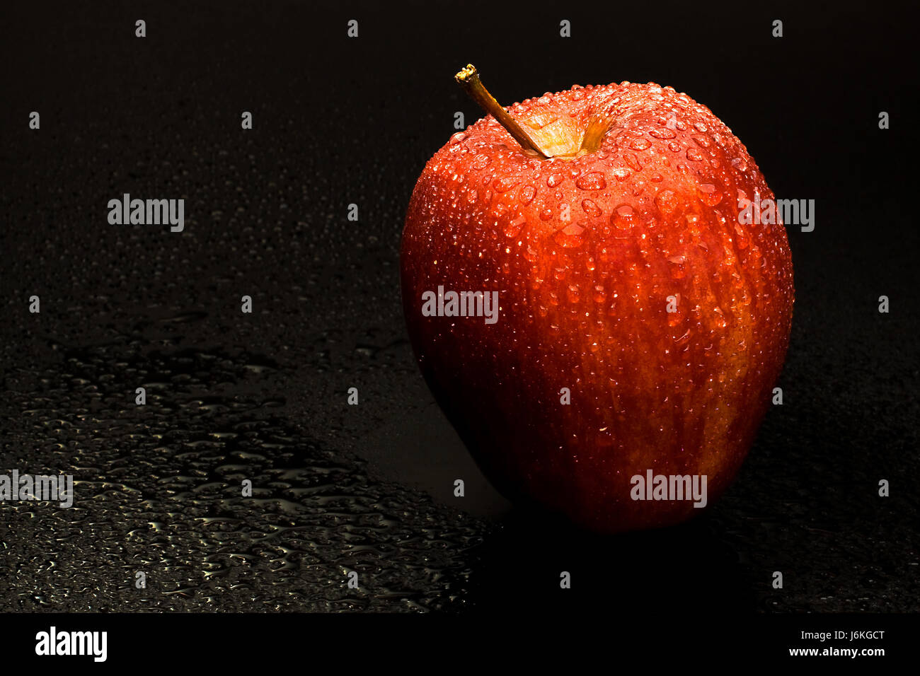 wet apple Stock Photo - Alamy