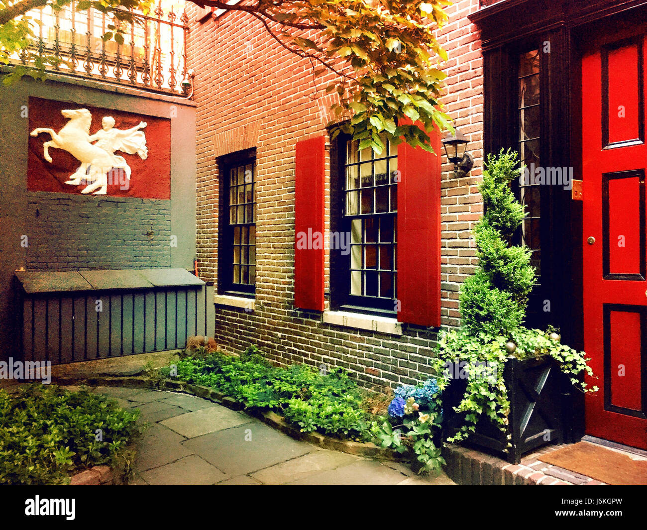 Sniffen court hi-res stock photography and images - Alamy