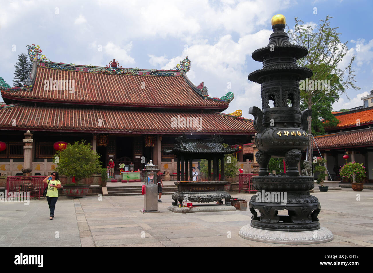 Prayer pavilion inside Kaiyuan temple at Chaozhou town, Guangdong ...