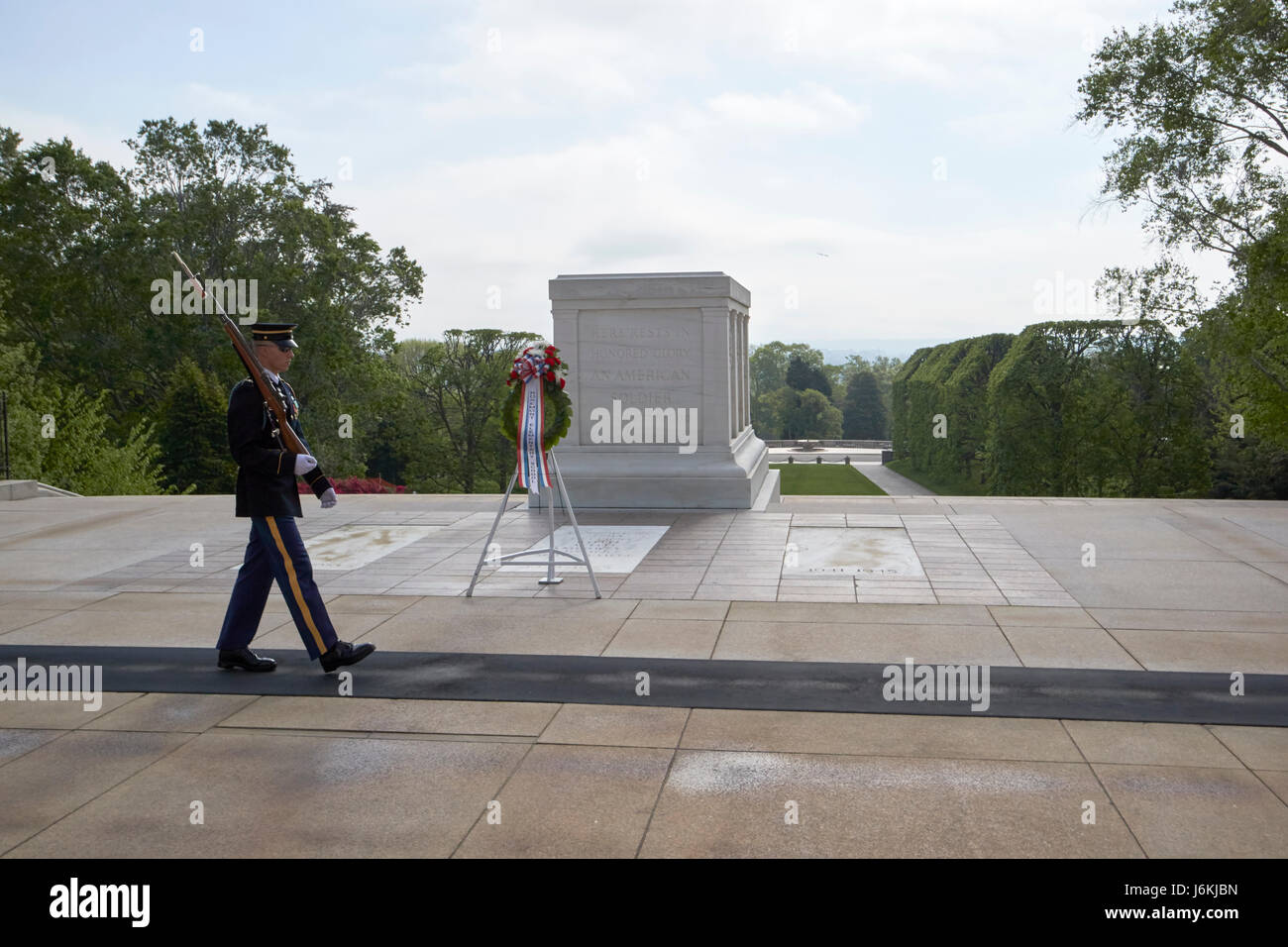 honor guard at the tomb of the unknowns arlington cemetery Washington ...