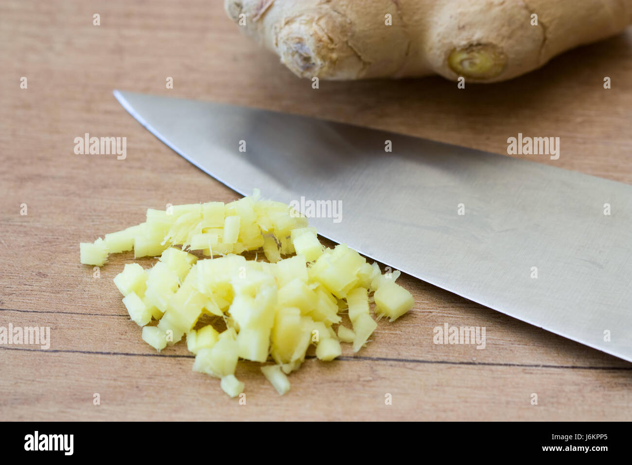 Ginger cut up knife hi-res stock photography and images - Alamy