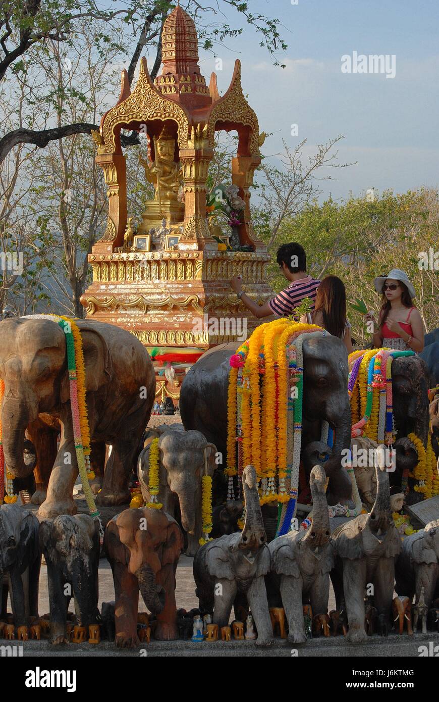 animal buddhist animal thailand buddhist holzelefanten heiliges ...