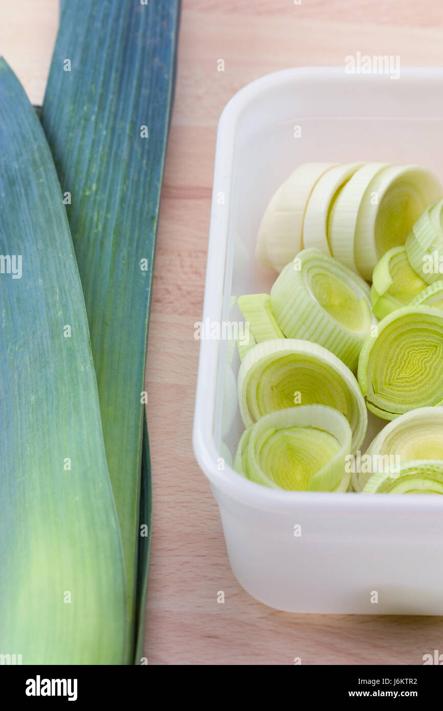 boil cooks boiling cooking prepare vegetable cut leek food aliment ...