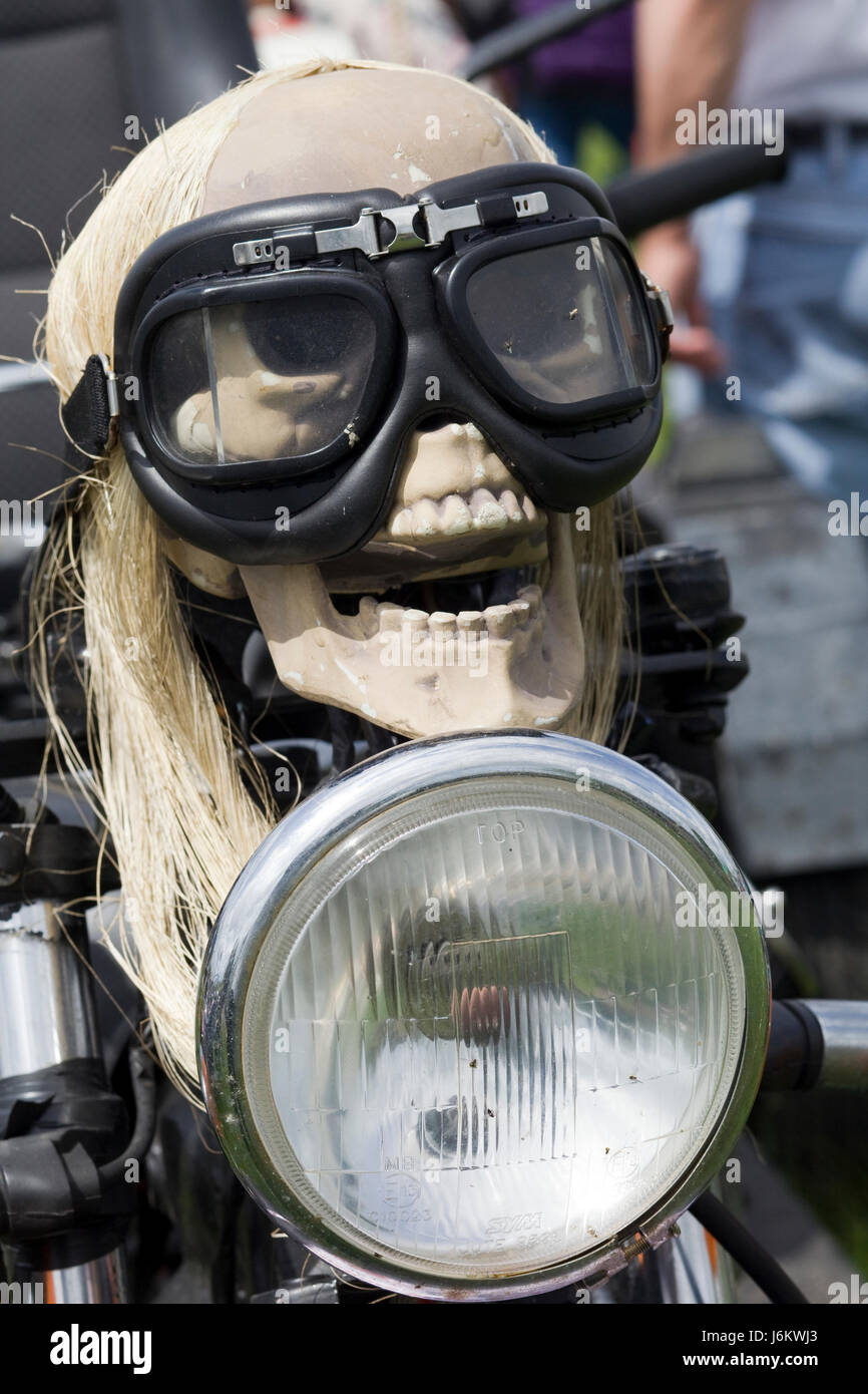 Laughing Skeleton in goggles Stock Photo - Alamy