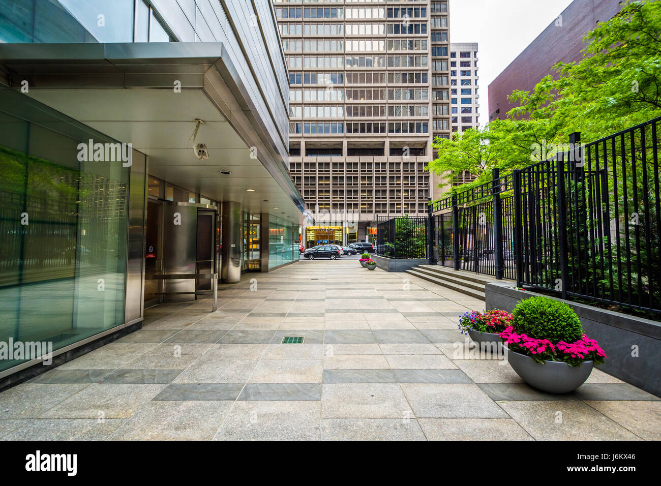 Philadelphia glass buildings hi-res stock photography and images - Alamy
