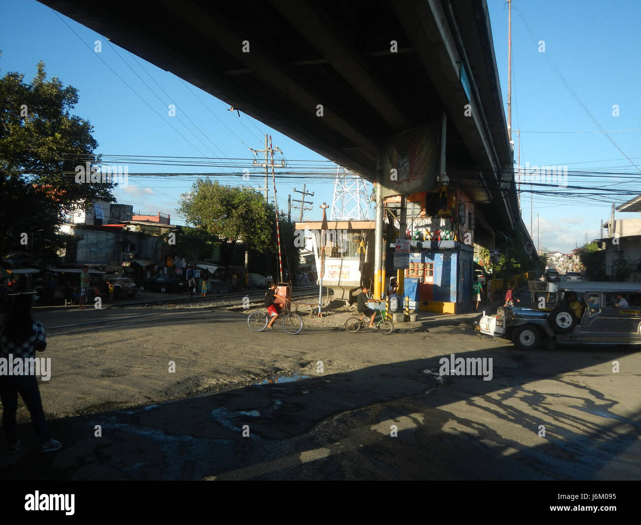 The 08842 Nagtahan Link Bridge is part of the railway flyover system in ...