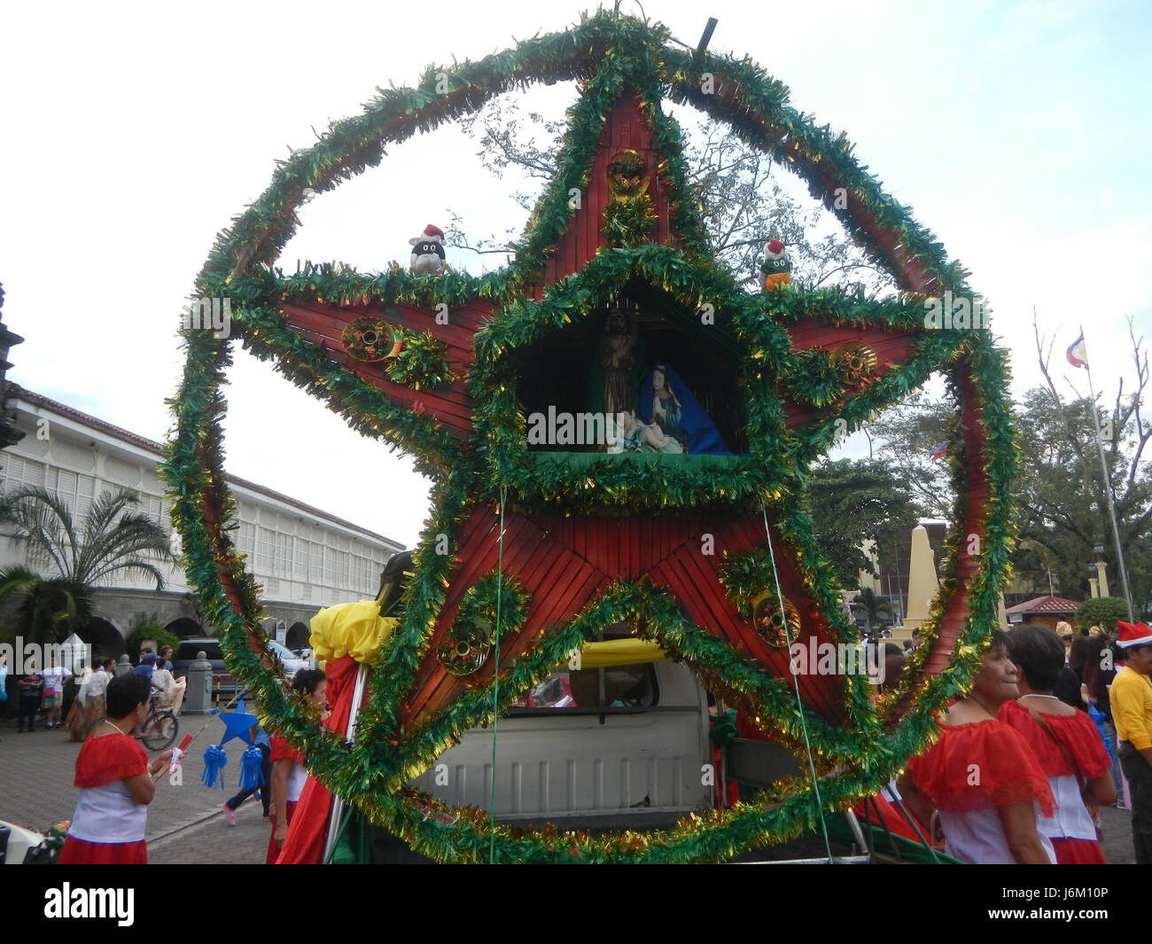 The Parol Festival of 2016 in Malolos City, featuring the Barangays ...