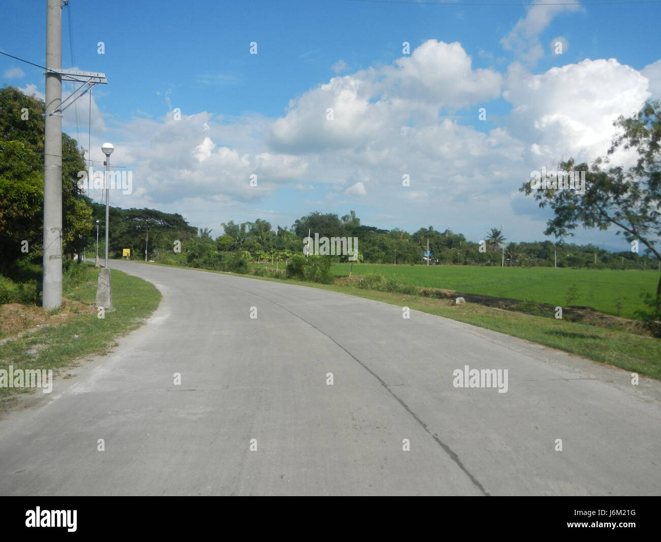 This photograph captures the paddy fields in Salapungan, Magumbali ...