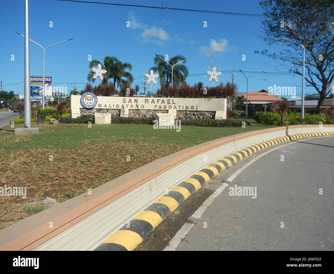 The Welcome Arch Boundary Sign located on the Pan-Philippine Highway in ...