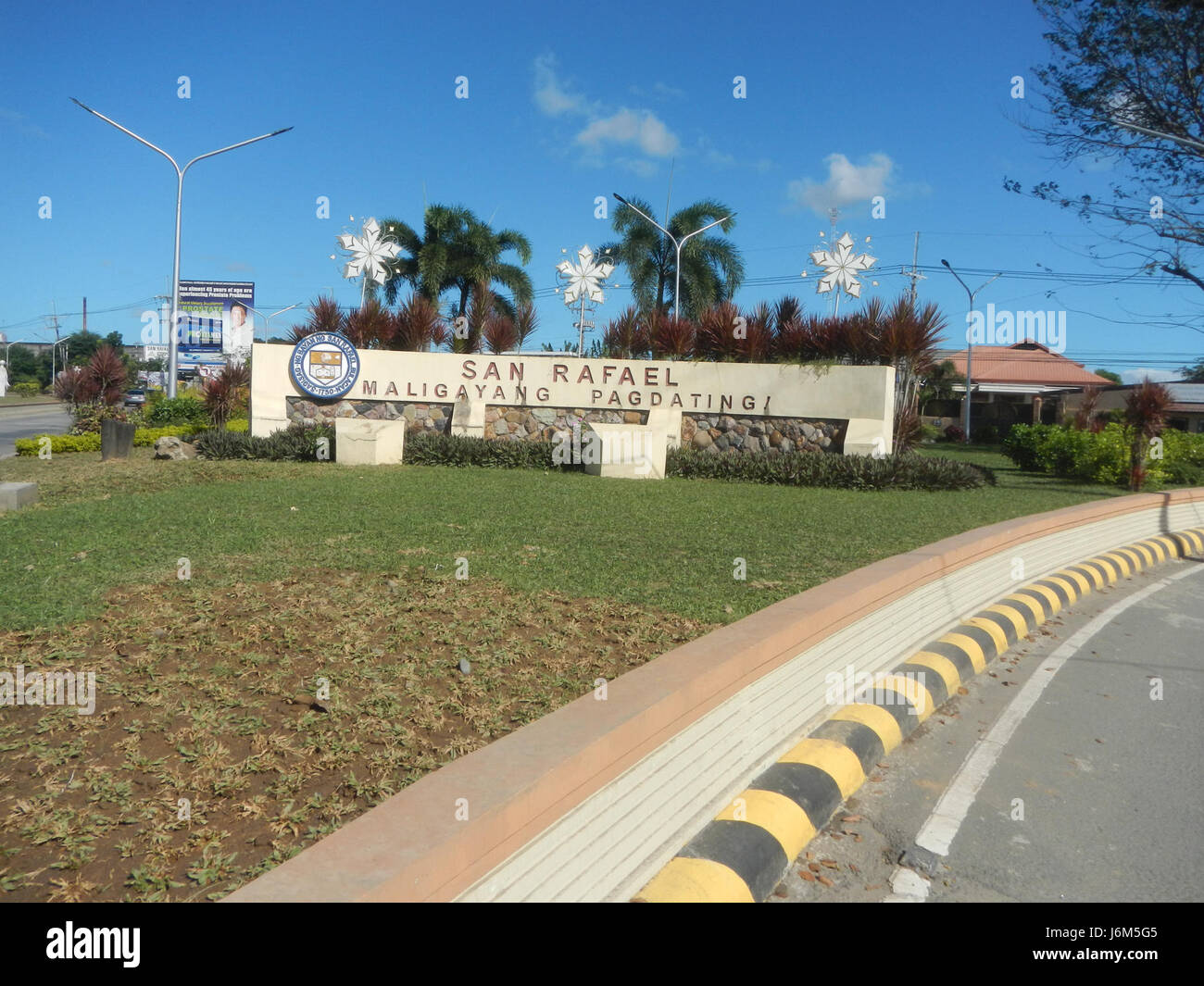 This title refers to the Welcome Arch Boundary Sign marking the ...