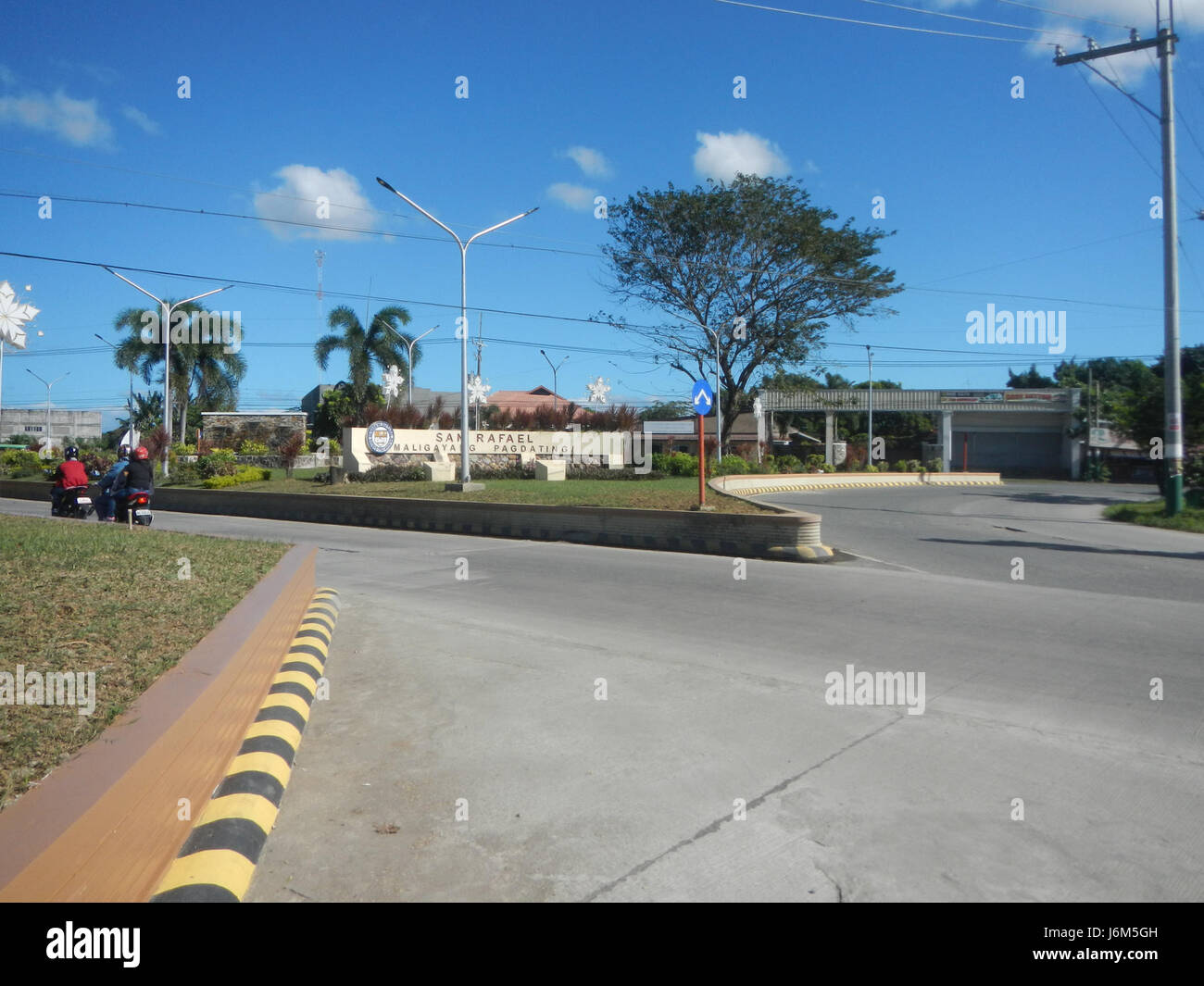 The Welcome Arch Boundary Sign marks the entry point between Baliuag ...