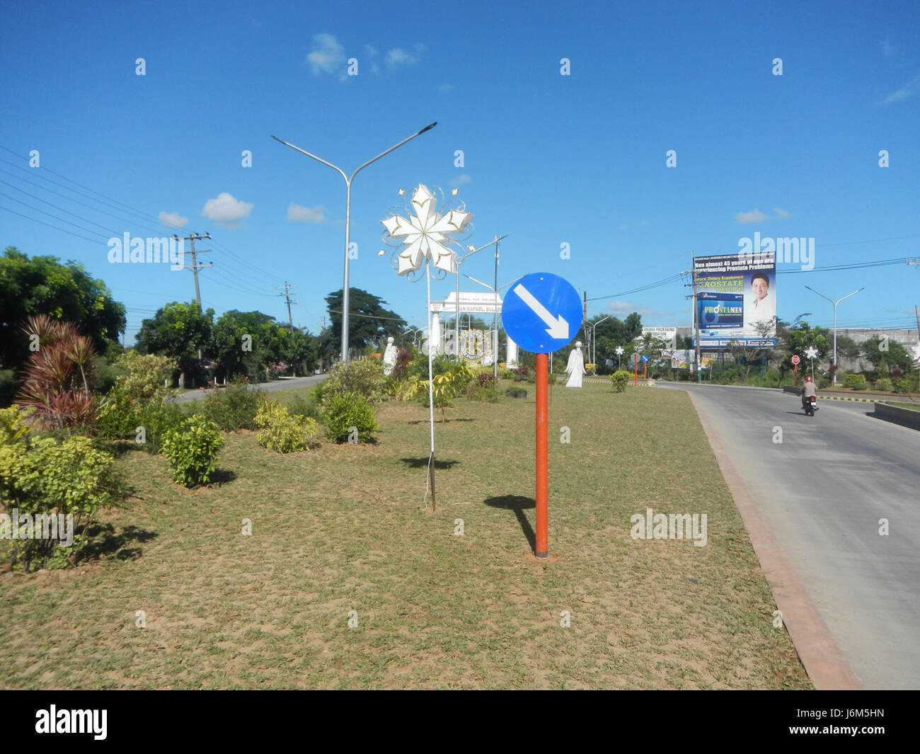 The Welcome Arch on the Pan-Philippine Highway in Baliuag, San Rafael ...
