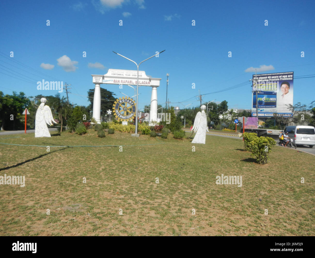 The Welcome Arch Boundary Sign located along the Pan-Philippine Highway ...