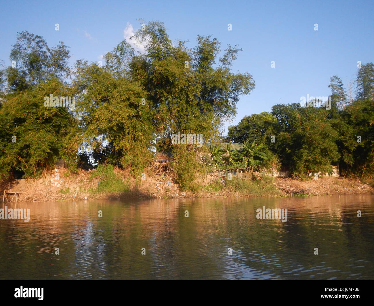 This photograph depicts the riverbanks of Cansinala, located in the ...