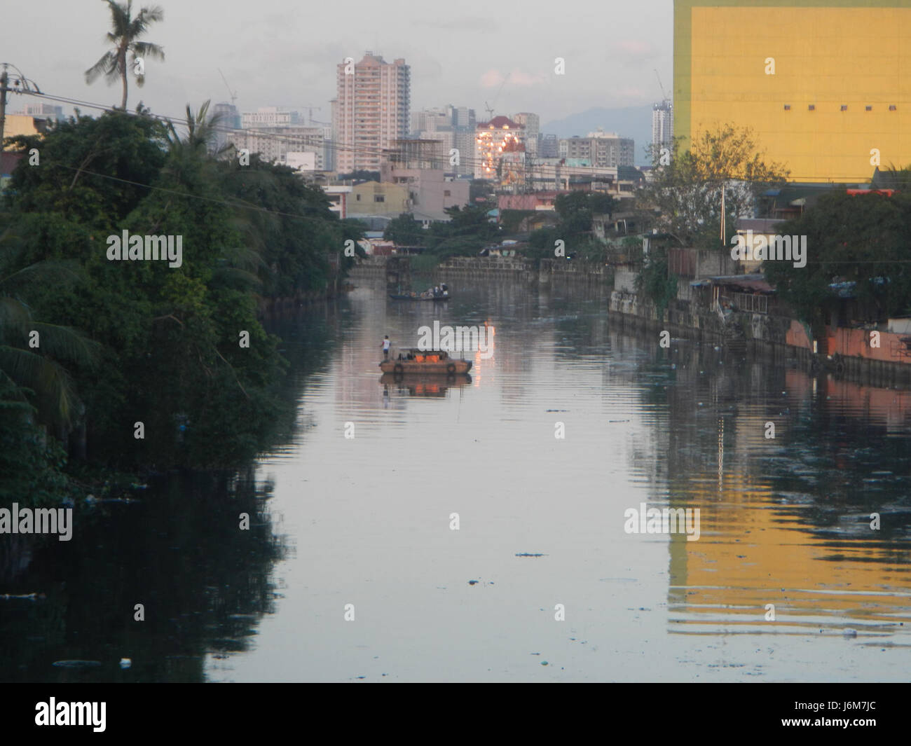 This image captures a sunset scene in Kalentong, Santa Ana, Mandaluyong ...