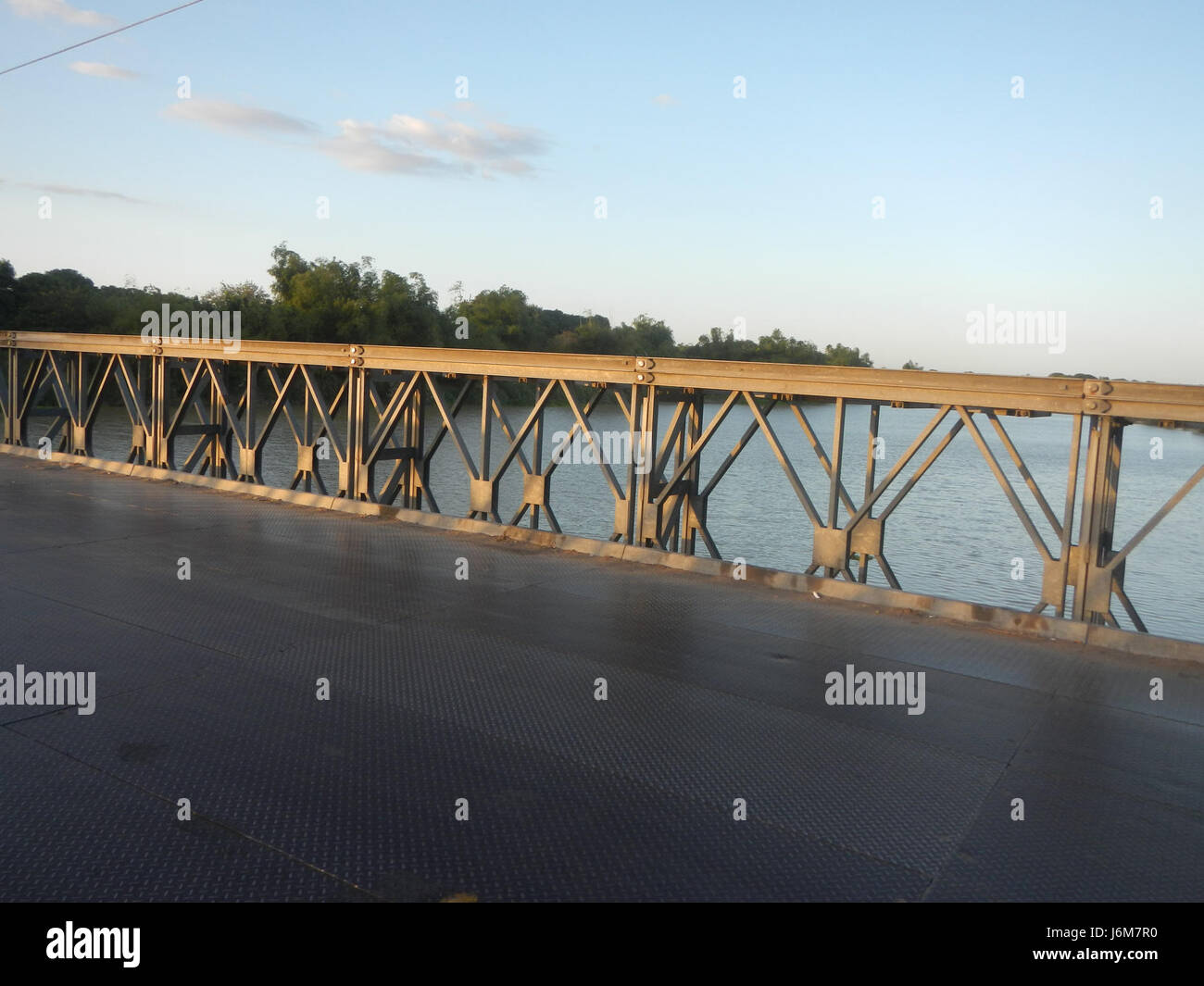 This reference describes the riverbanks near the San Miguel Bridge in ...