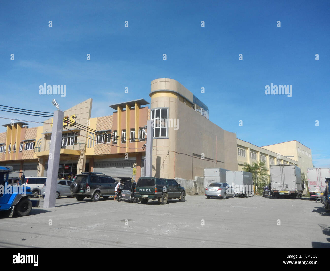 Food supermarket building hi-res stock photography and images - Alamy