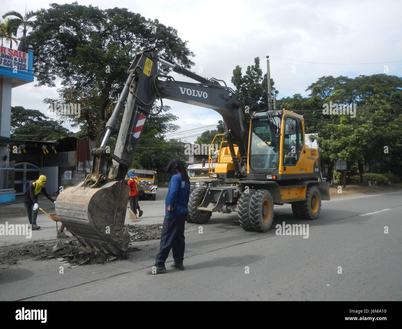 The Volvo EW145B is an efficient and powerful wheeled excavator used in ...