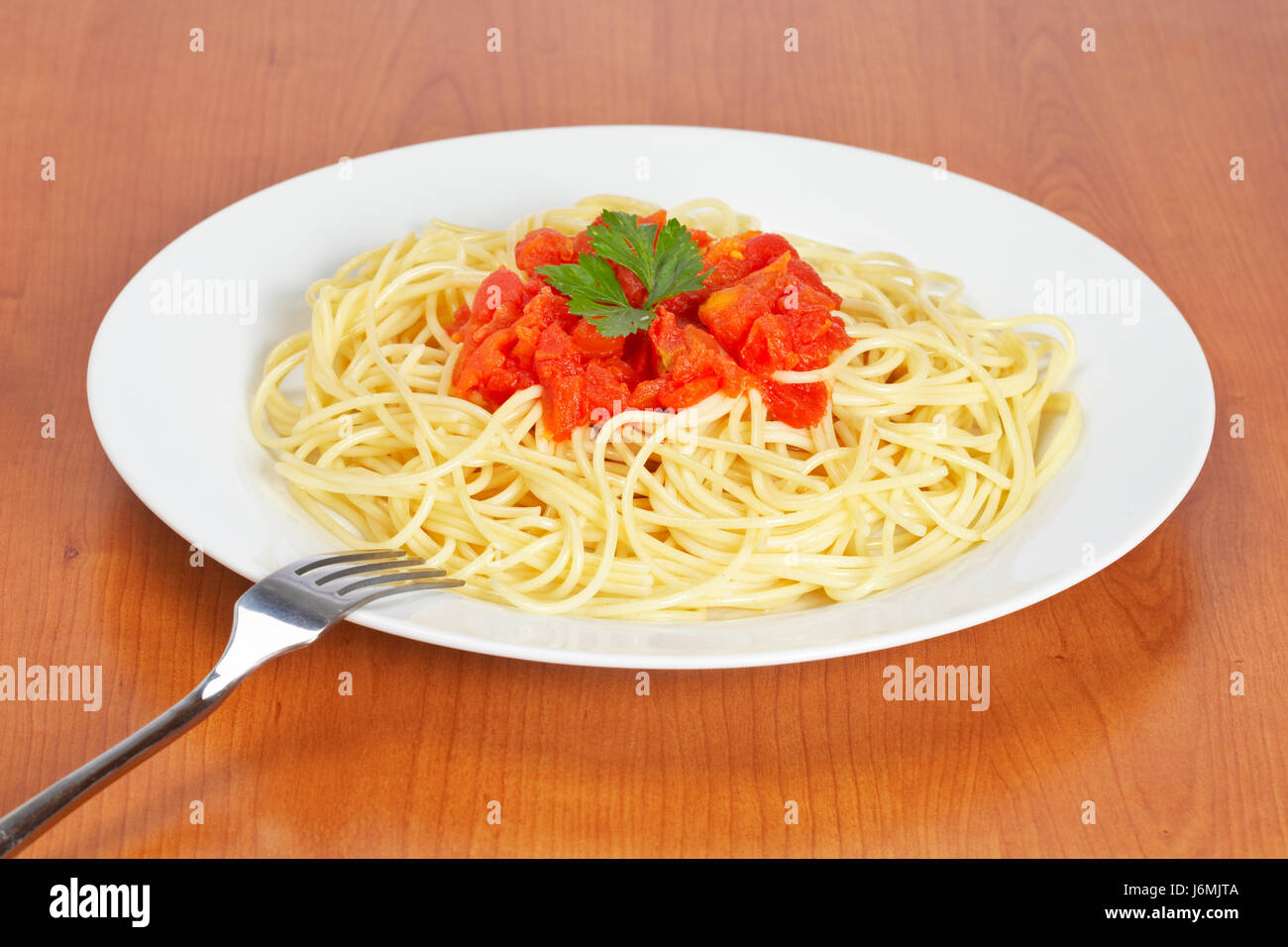 restaurant food aliment wood round about plate traditional spaghetti ...