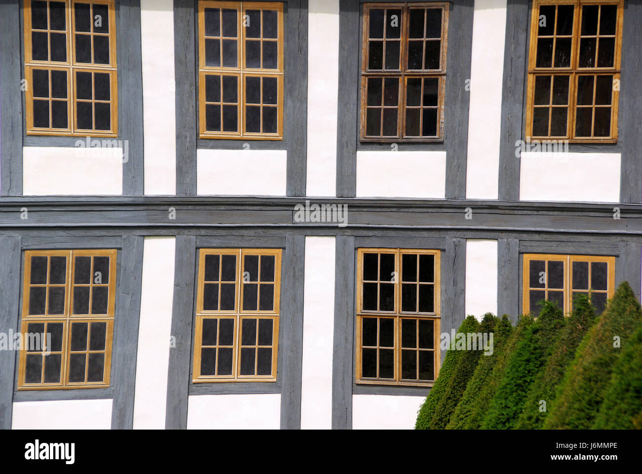Tudor window hi-res stock photography and images - Alamy
