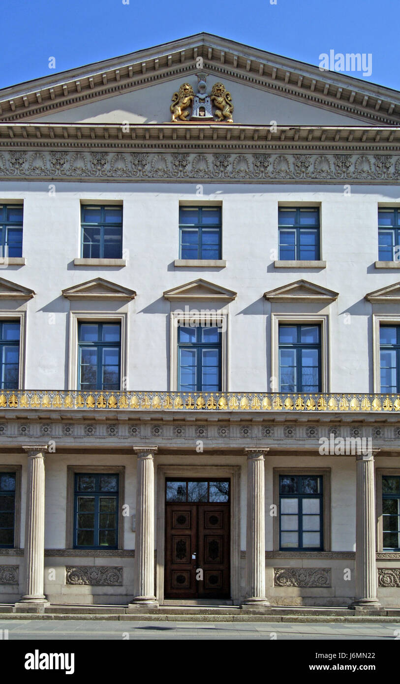 Gable columns hi-res stock photography and images - Alamy