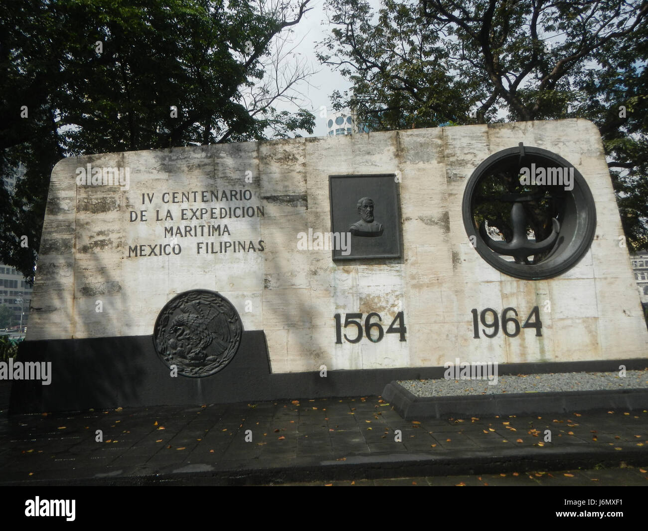 This image shows the Plaza Mexico and Maestranza Park along the Pasig ...