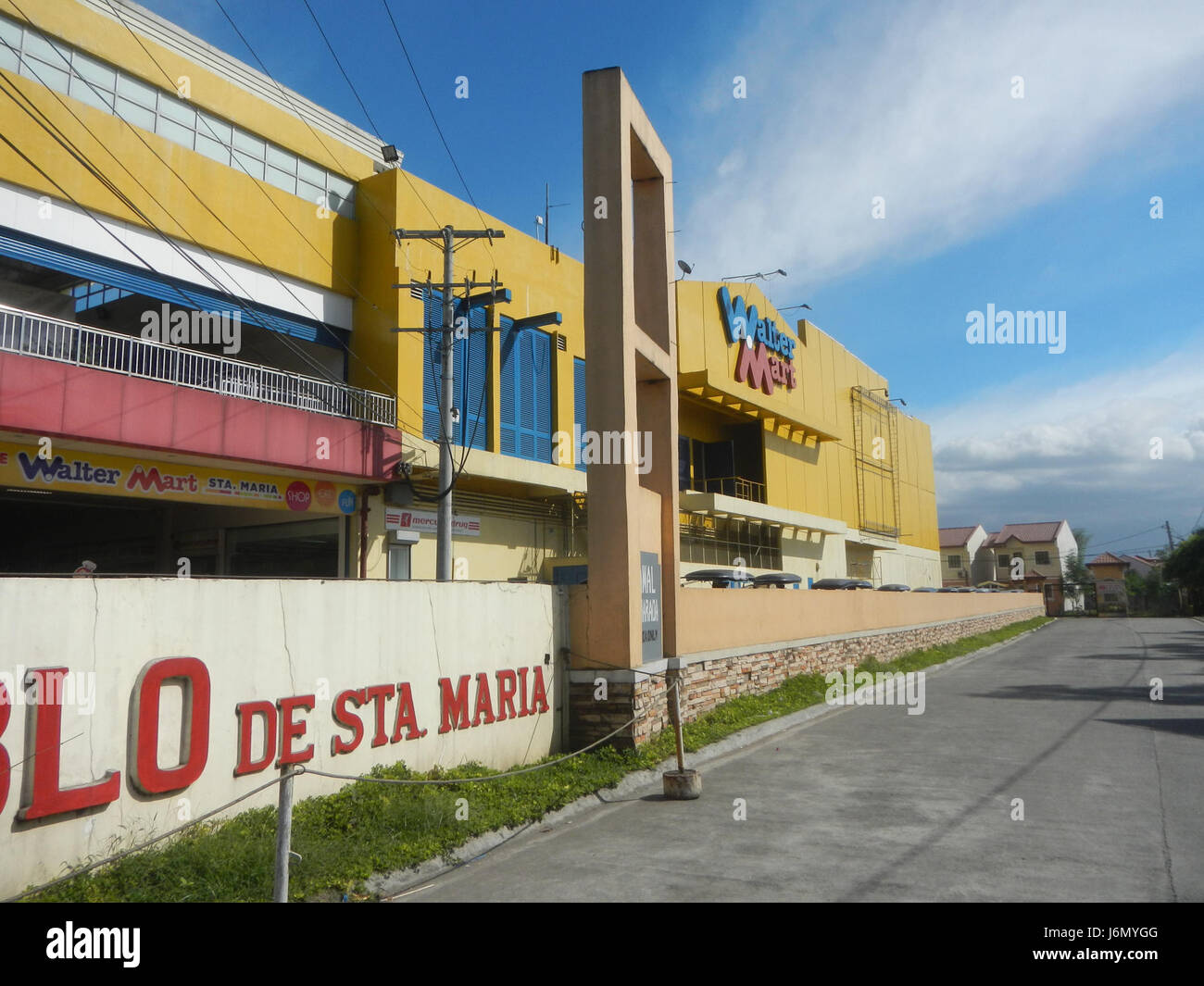 This image shows the intersection at Walter Mart Santa Clara Crossing ...