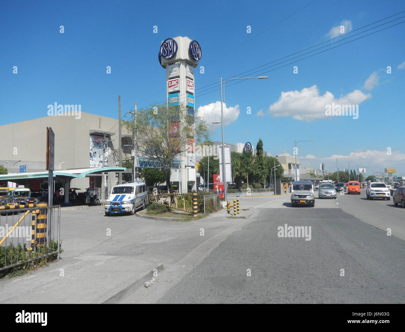 The Olongapo-Gapan Road in Pampanga, also part of the MacArthur Highway ...