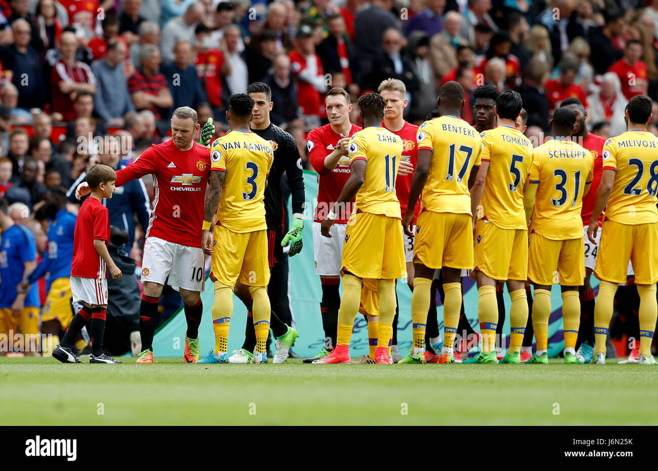 Manchester United's Wayne Rooney (left) as the two-teams shake hands ...