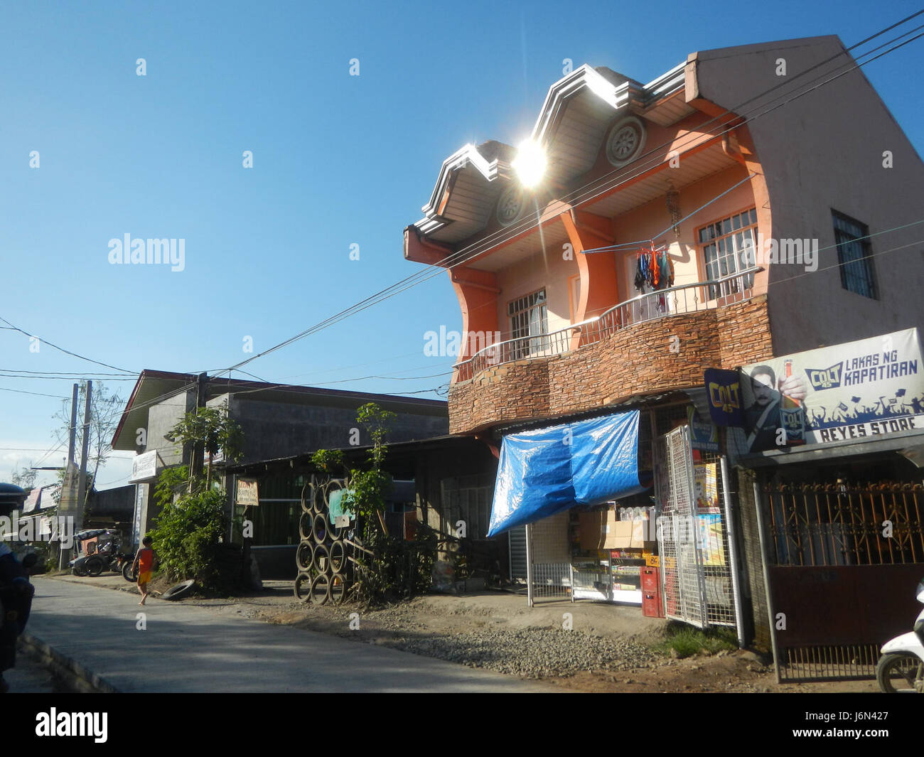 This location in Bulacan, Philippines, details a road in the towns of ...