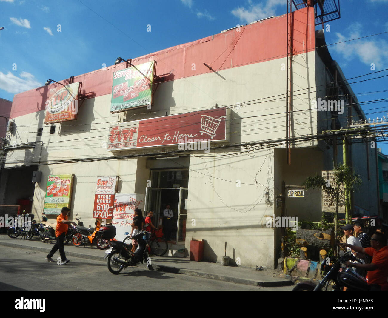07094 J. P. Rizal Mabini Street Market Puregold Ever Maypajo Caloocan City 12 Stock Photo - Alamy