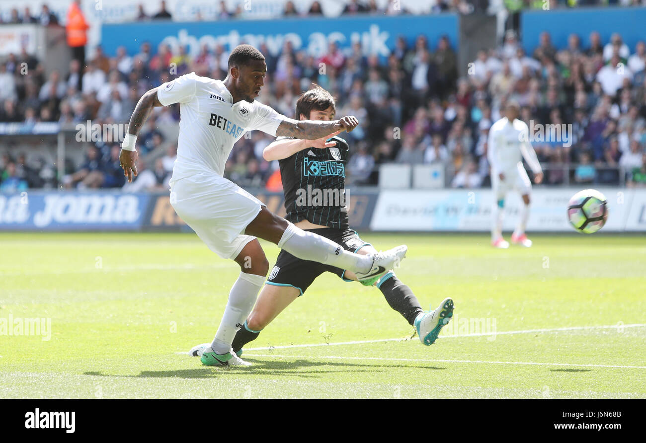 Swansea City's Leroy Fer gets his shot in past West Bromwich Albion's ...